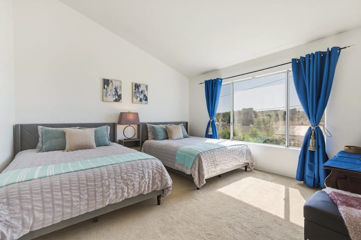 Spacious 5br/7bds/3ba/families&groups Easy Parking - Claremont, CA