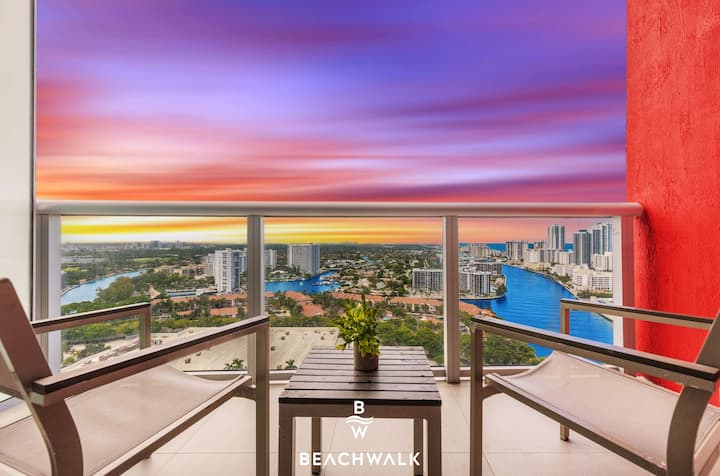 High Floor Studio W Resort Living & Beach - Hallandale Beach, FL