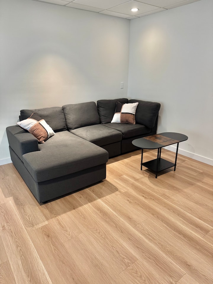 Newly Renovated Private Suite | Free Parking - Langley