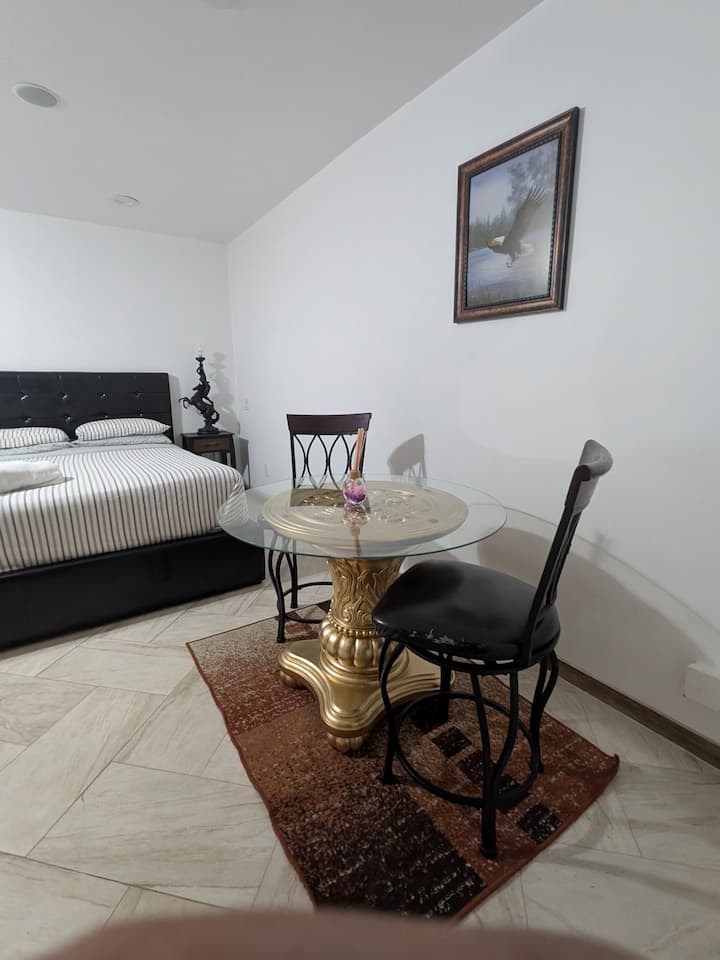 Skylink. Inn, Private Entrance, Kitchen/bathroom. - Long Beach, CA