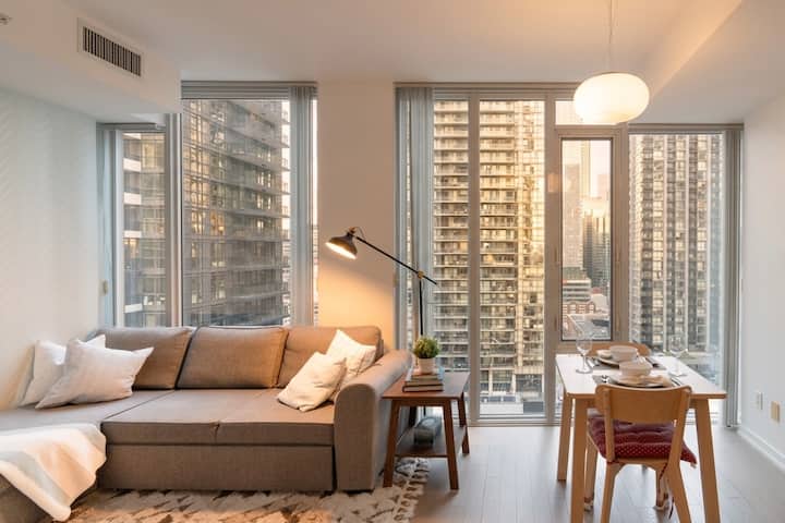 Bright King West 1br | Skyline + Walk Everywhere - Toronto