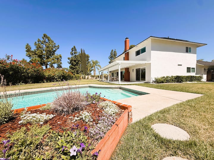 Modern Luxury Home W/ Pool + Large Yard - Lake Forest, CA