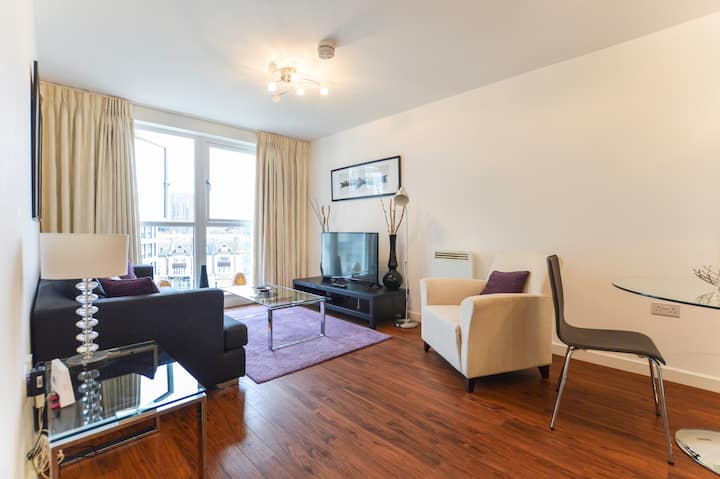 Modern 1 Bedroom Apartment In Woking - Woking