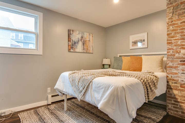 Modern Hartford 2 Bedroom Stay - Hartford, CT