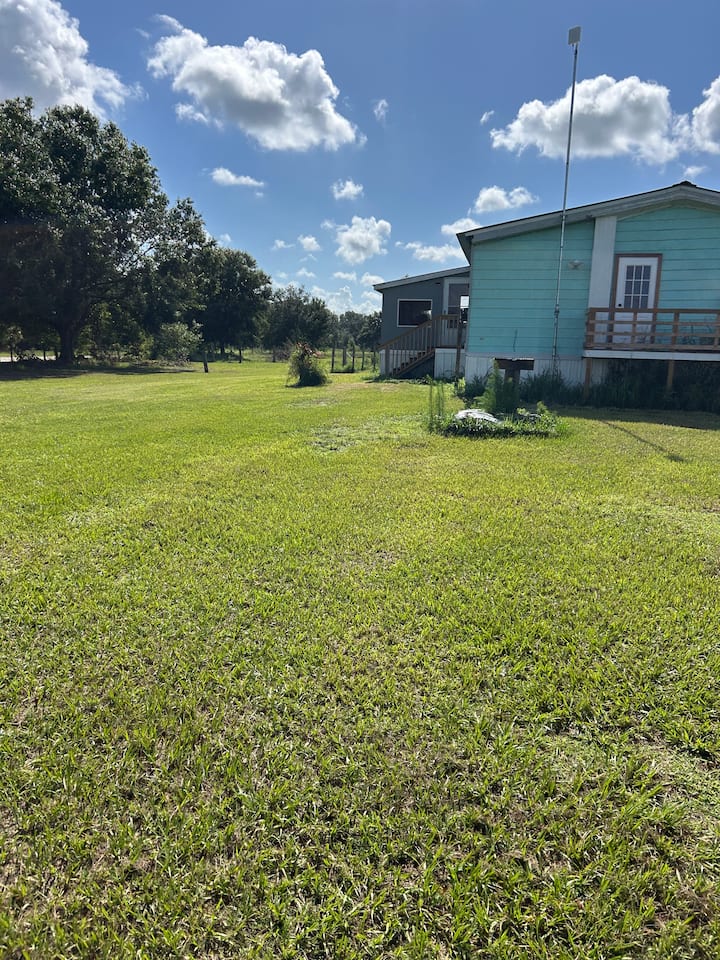 Golden Oaks Farm 5 Acres Blueberry Lake House - Peace River, FL