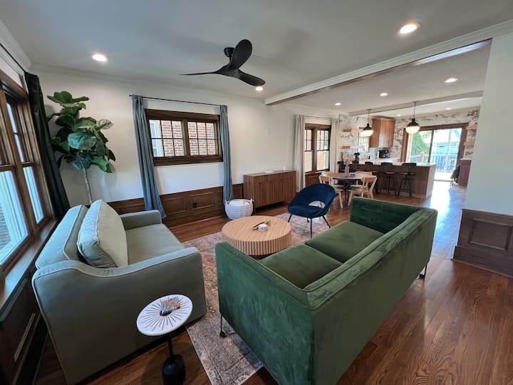 The Regent Parlour Fourplex On 10th | Zoo - Council Bluffs, IA