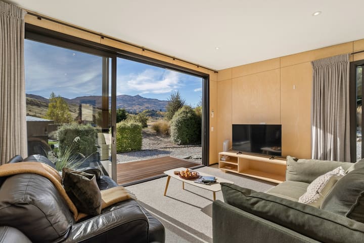 Scenic Countryside Retreat With Mountain Views - Queenstown