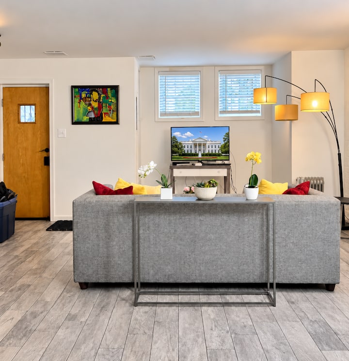 Capitol Hill Flat: Walk To Metro, Shops & Dining - Washington, D.C., DC