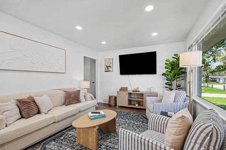 Modern 3br Near Beach, Casino, Outlets, Sleep 8 - Michigan City, IN