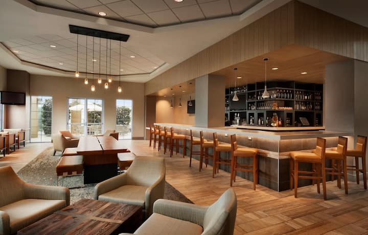 2 Separate Hotel 2-room Suites W/ Breakfast - Monterey, CA