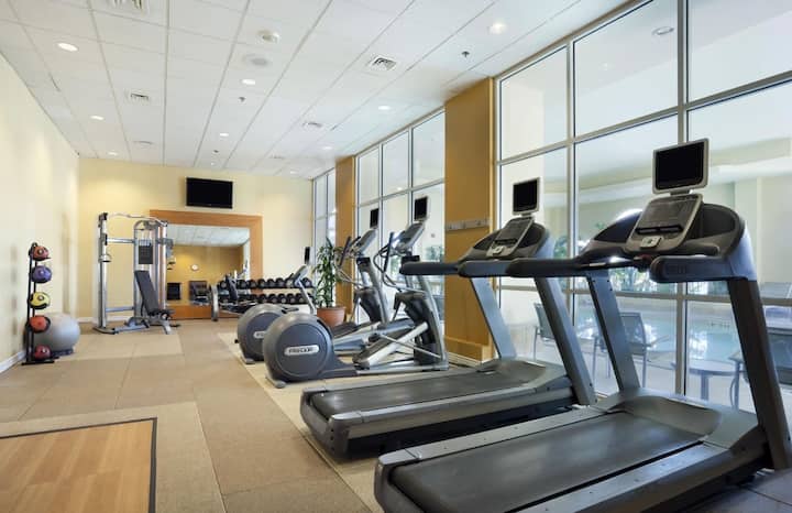 2-room 2 Double Sofa Bed Hotel Suite W/ Breakfast - Monterey, CA