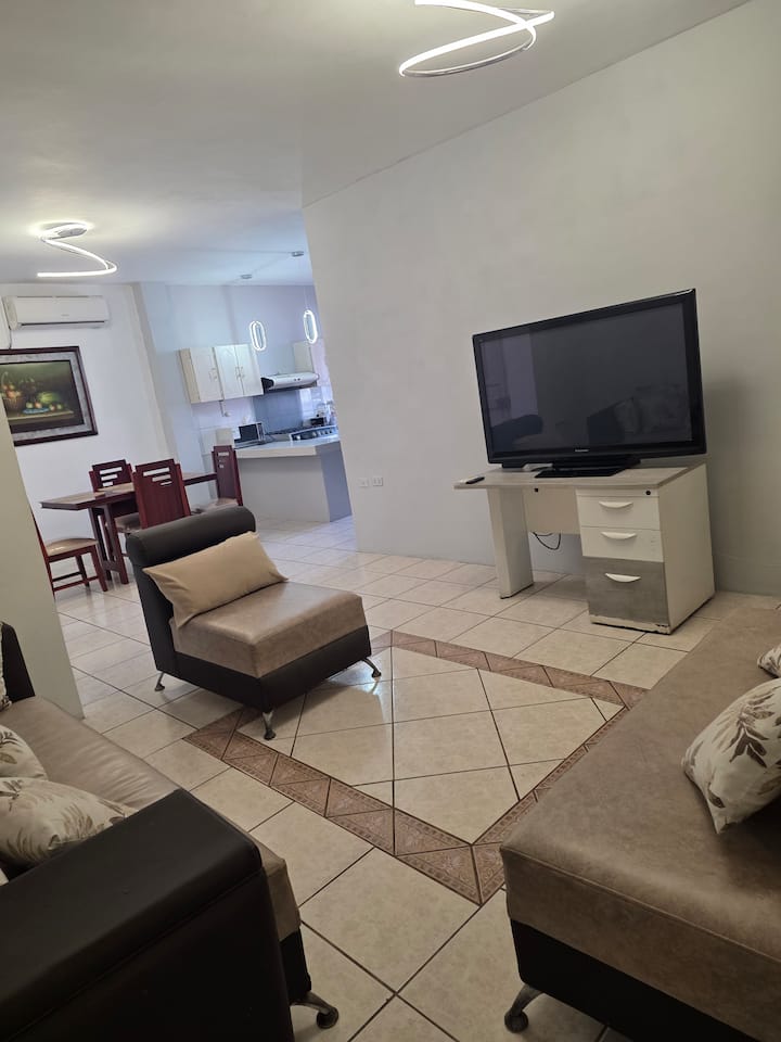 Amplio Departamento A 4 Cuadras Parque Central - Machala