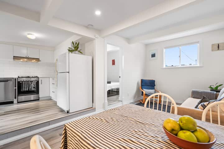Guesthouse In Strathcona | 1bd/1ba + Patio - Vancouver