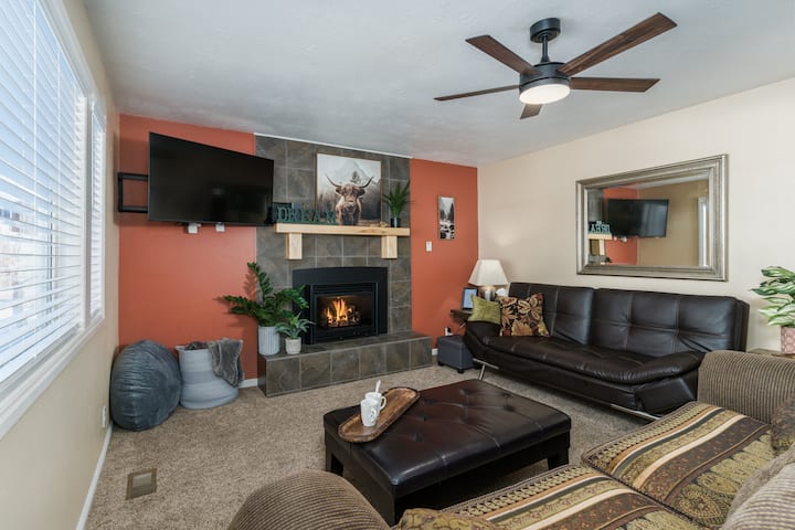 Lava Landing – Spacious In-town Retreat W/arcade - Lava Hot Springs, ID