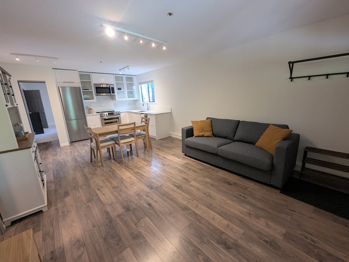 Garden Suite | Gateway To Sea To Sky & Mountains - North Vancouver