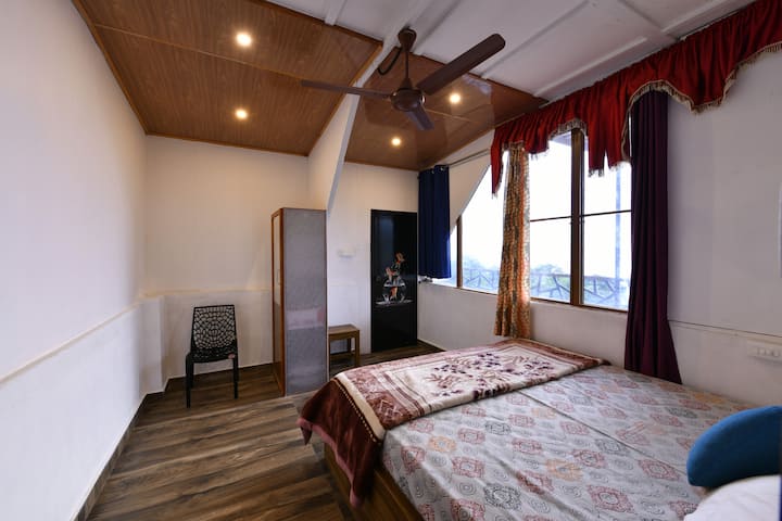 Spacious Group Retreat In A Peaceful Villa - Kuttikkanam