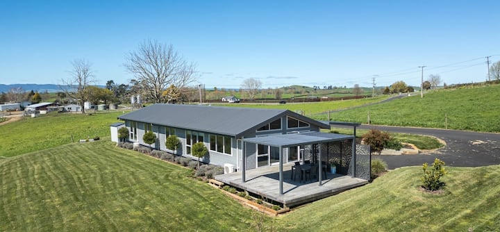 Longmile Cabin - Farm Views, 3km To Hobbiton - Matamata
