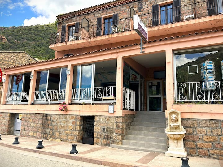 Hôtel Le Bon Accueil, Hôtel Familial à Porto Ota - Porto