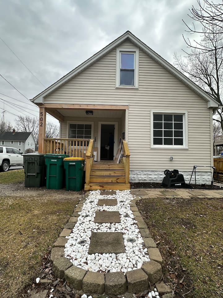 5 Beds Sycamore, Dekalb - Cortland, IL
