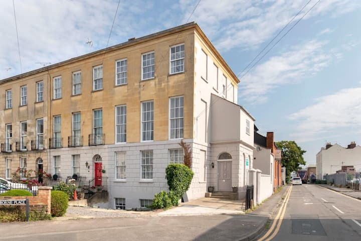 Glorious Regency Garden Flat & Off-street Parking - Winchcombe