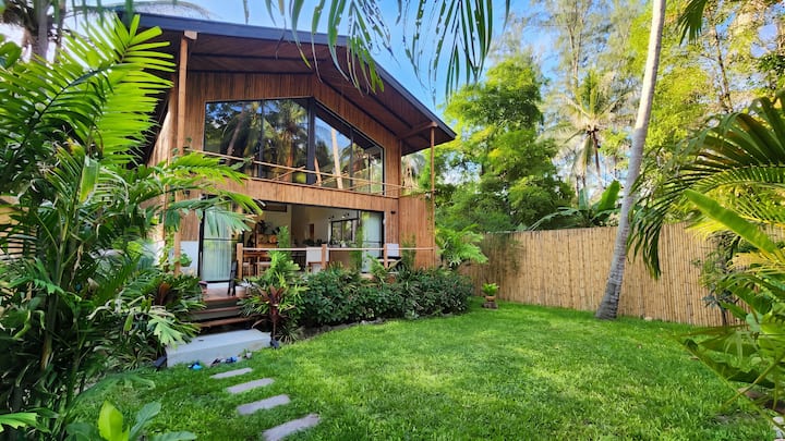 Designer Bamboo Villa 2br W/ Shared Pool - Ko Pha Ngan
