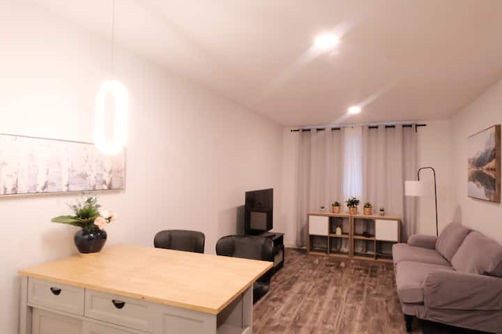 Modern Conveniently Located Apt - Montreal