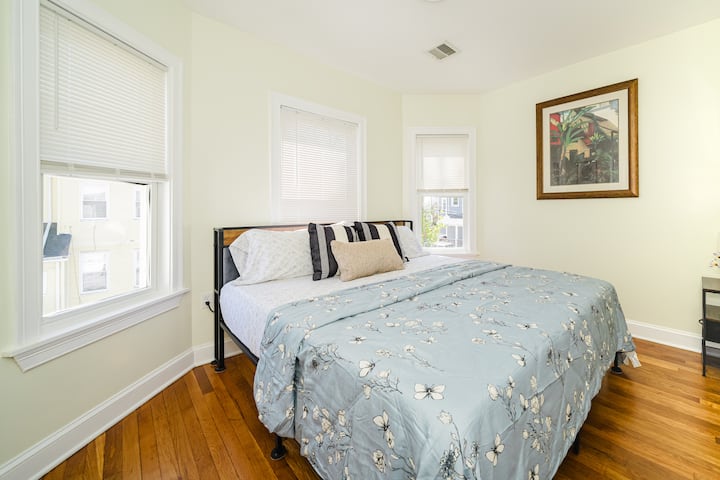 Modern Boston 4br Stay W/parking Kid-friendly 37/2 - クインシー, MA