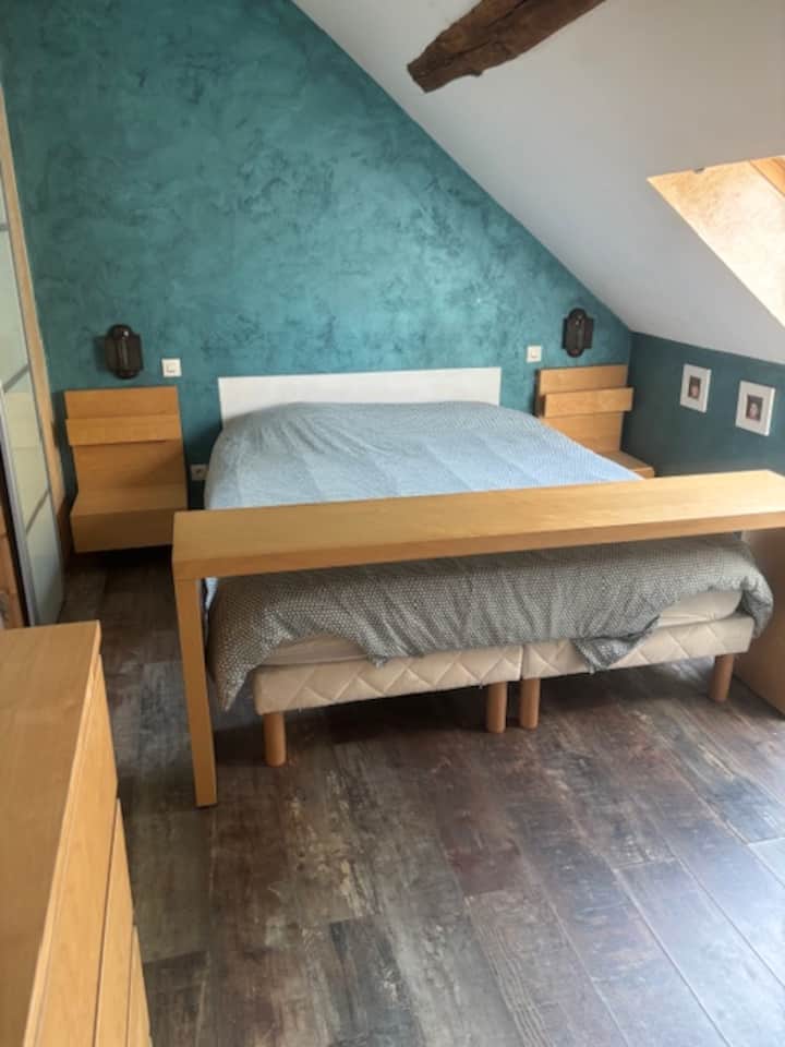 Chambre Privée Et Salle De Bain Dans Maison - Dour
