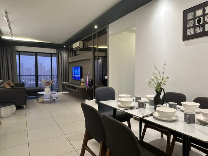 3br/2car Park Seaview With Balcony, The Landmark - George Town