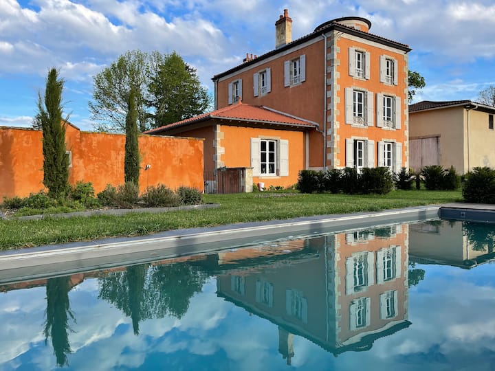 Manoir Avec Piscine Chauffée Et Parc Clos Arboré - Thiers