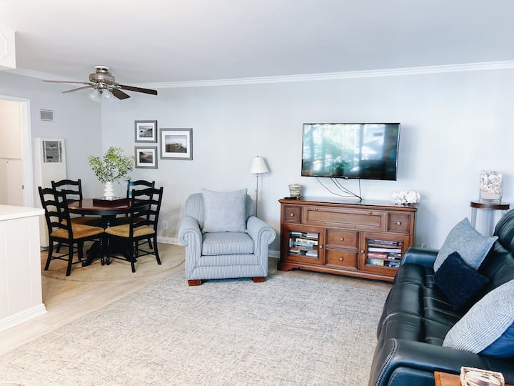 Carpinteria Charming Condo Near Beach - Summerland, CA