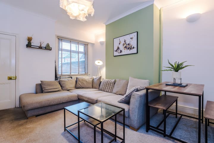 New Listing | Free Parking | Long-term Discounts - University of Bolton