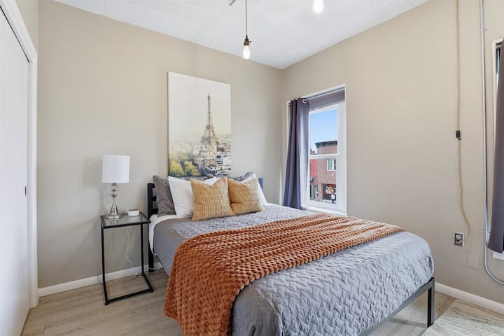 Stateview 201 - 2br + Free Co-working Space - Appleton, WI