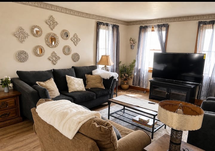 Vintage Farmhouse In Medina - Medina, OH