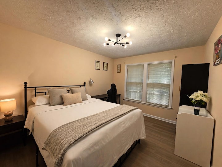 Private Room D In Single Family Home - Suwanee, GA
