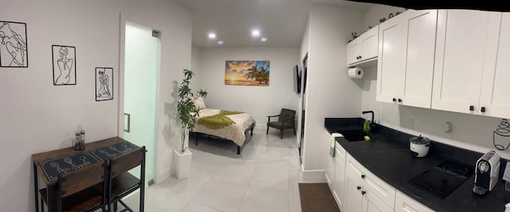 Serene Green Escape - Sunrise, FL