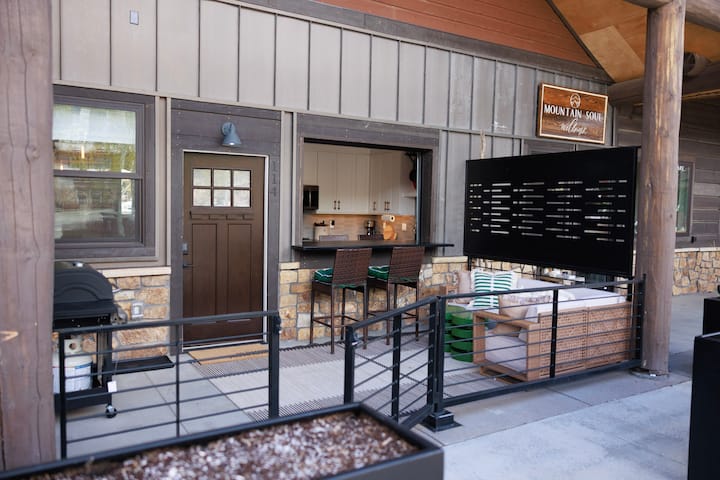 Luxury Studio + Patio | On Grand Lake Boardwalk - Grand Lake, CO