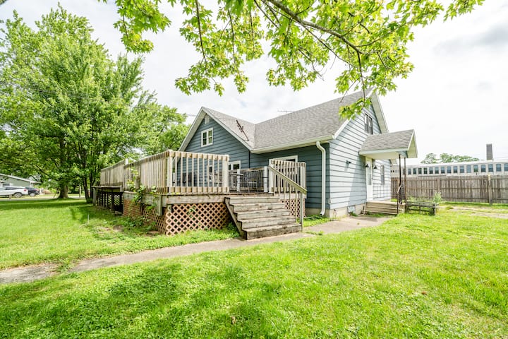 Three Oaks Home With Two Night Summer Min! - Three Oaks, MI