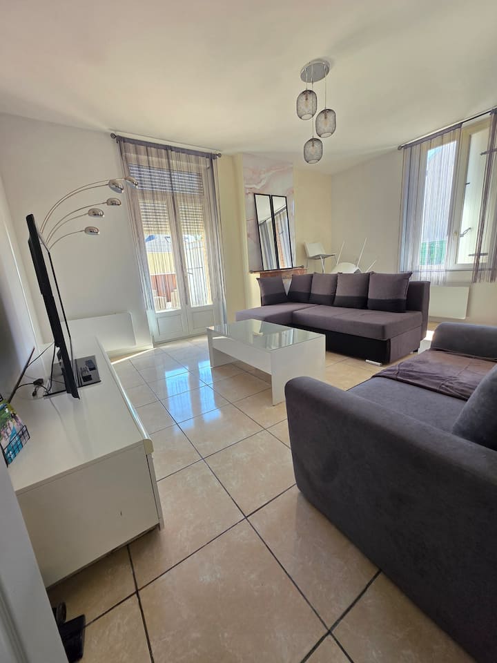 Charmant Appartement Avec Terrasse - Châlons-en-Champagne