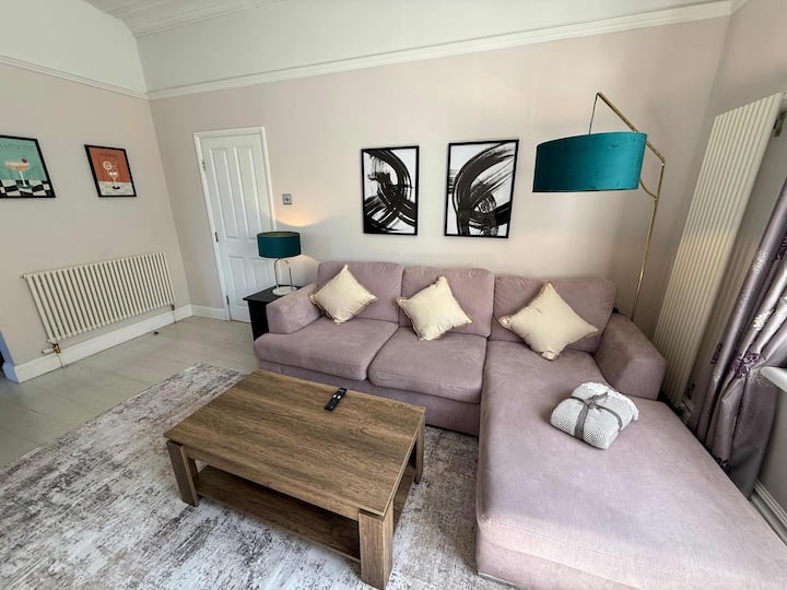Guildford Apartment With Free Parking & Garden - Shere