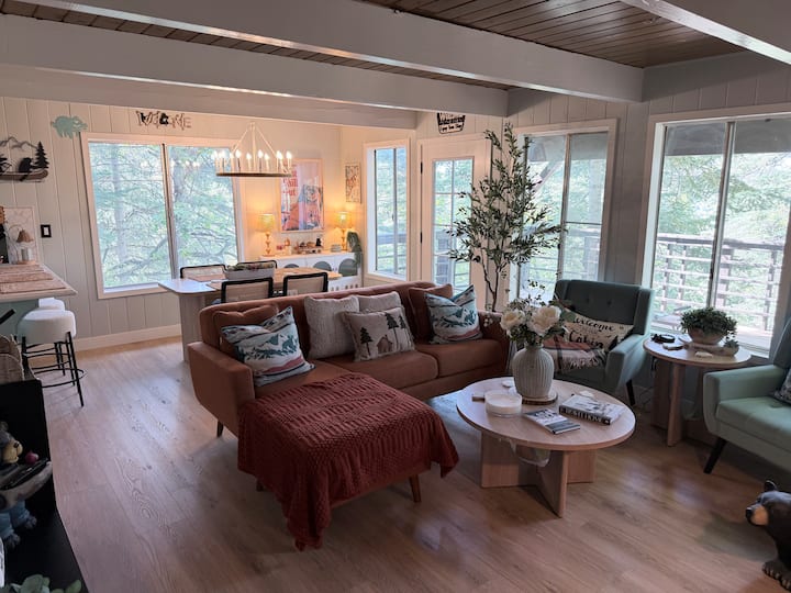 Augusta Tree House | Cozy Lake Arrowhead Escape - Lake Arrowhead, CA