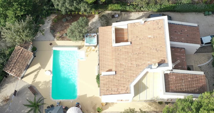 Maison Familiale Provençale. - Saint-Rémy-de-Provence