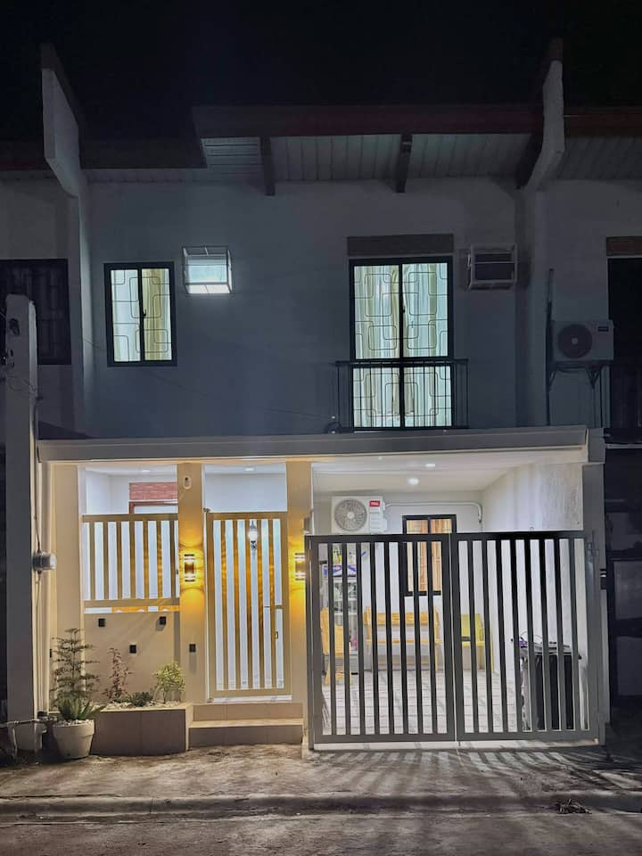 Stay Here > Anywhere Else | 3br Townhouse - Candelaria