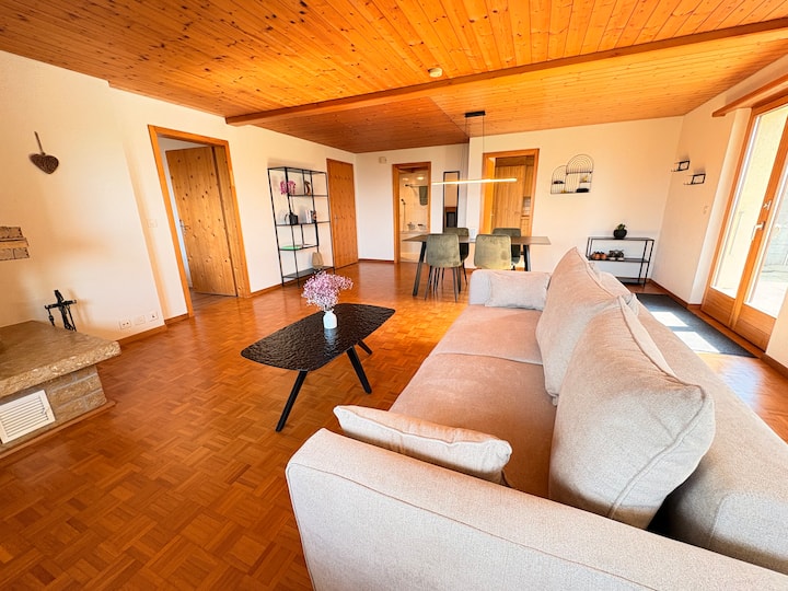 Alpine Chalet Apartment | Terrace & Mountain View - Merligen