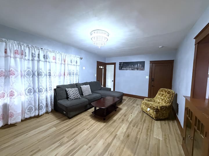 Specious Urban Retreat Two, 2 Bed Sleeps 4 - Niagara Falls, NY