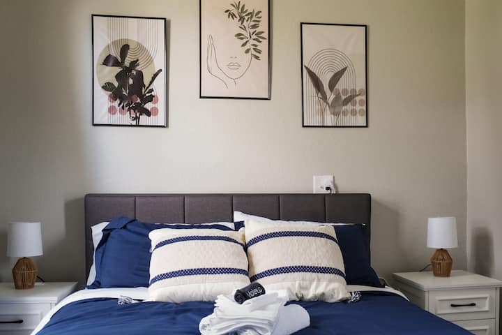 Newly Remodeled 2br (3 Bed) | Group + Long Stays! - Norfolk, NE