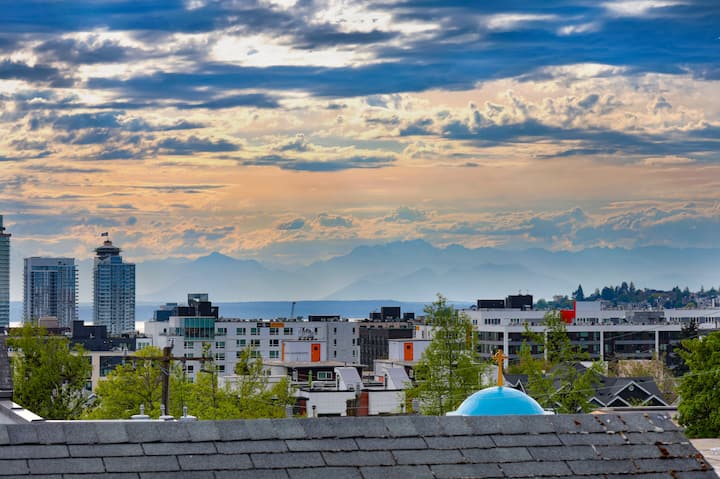 Close To It All! Capitol Hill Townhome | Ac+views - Seattle, WA