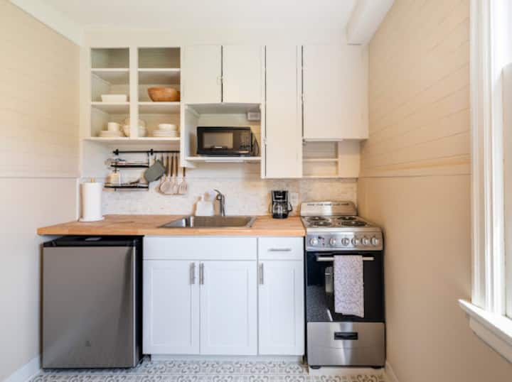Charming Studio - Mount Vernon, WA