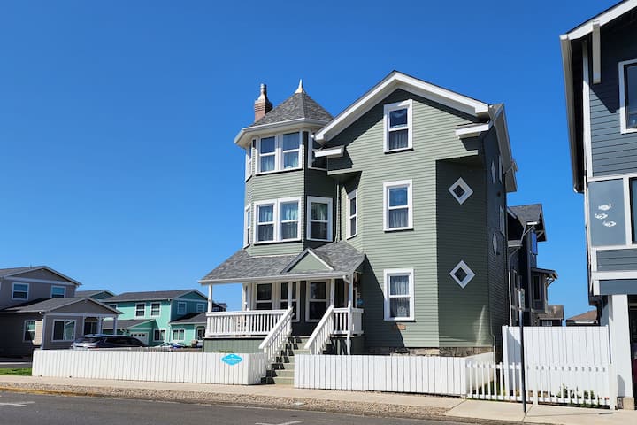 Victorian Escape Near Beach! Endeavour House! - Newport, OR
