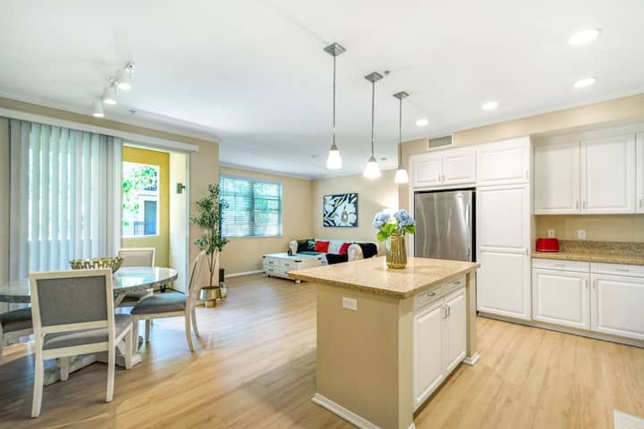 3bed Apartment • 2 Minute Walk To Irvine Spectrum - Laguna Beach, CA
